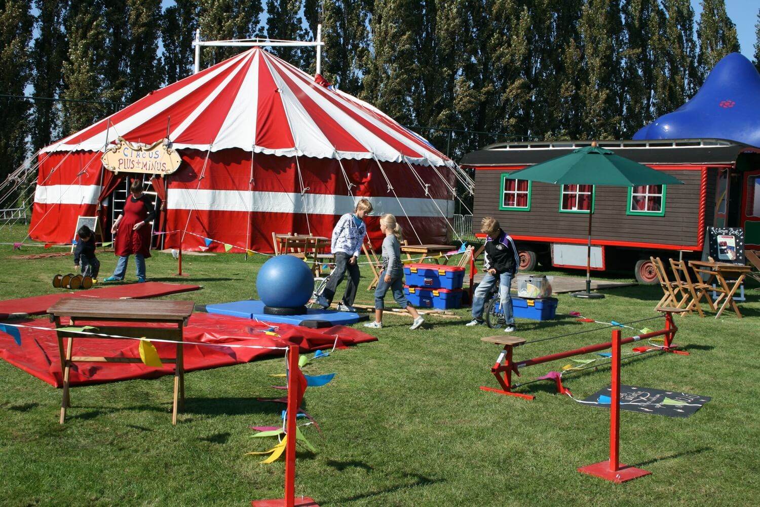 Circus – Alles Loopt Op Rolletjes